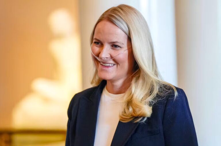 Very ill, the crown princess is awaiting a lung transplant - Carroll ...